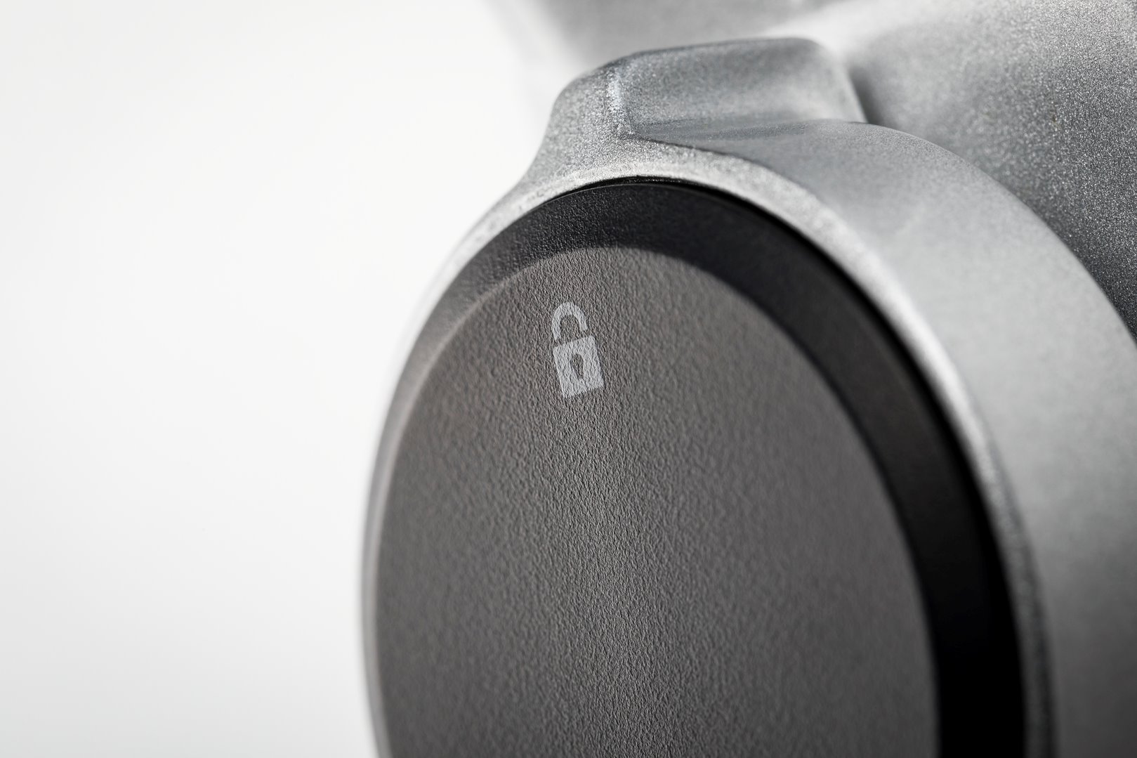 PIN OG SENSE ELEKTROMEKANISKE SKAPLÅSER | ASSA ABLOY